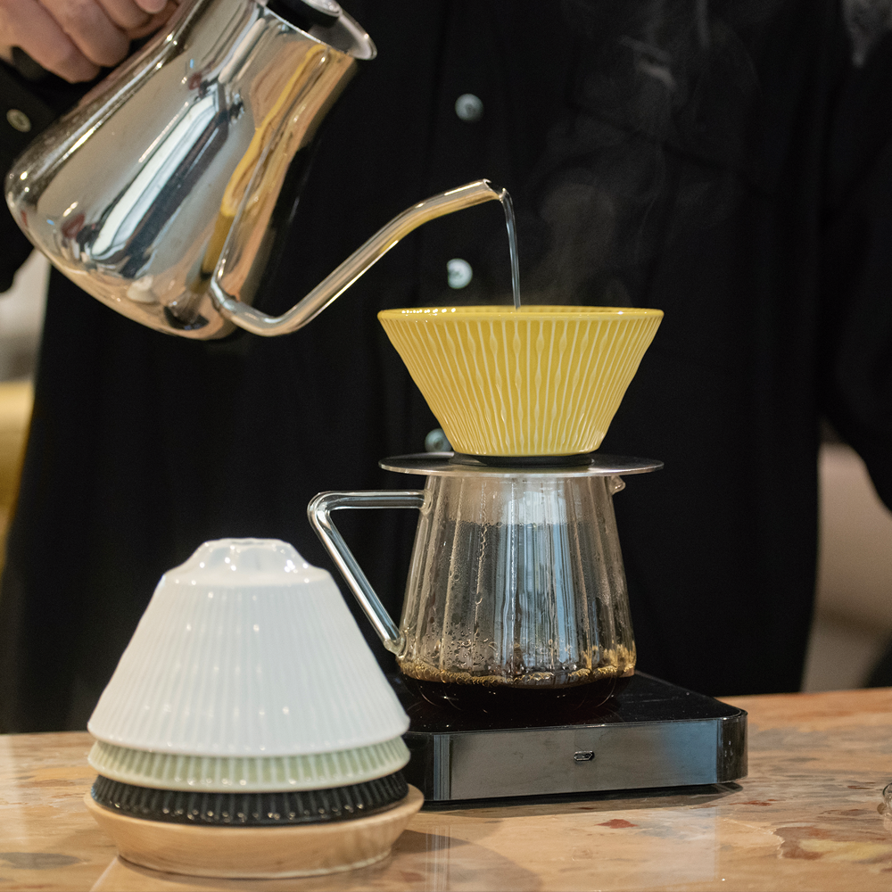 Dripper Flatbed Amarelo Loveramics – www.koacafes.com.br